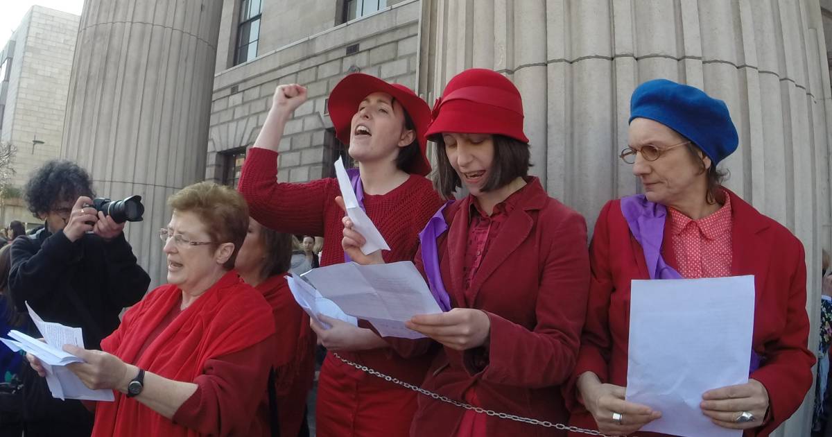 I.M.E.L.D.A’s chain themselves to the GPO on 99th Anniversary of Easter ...