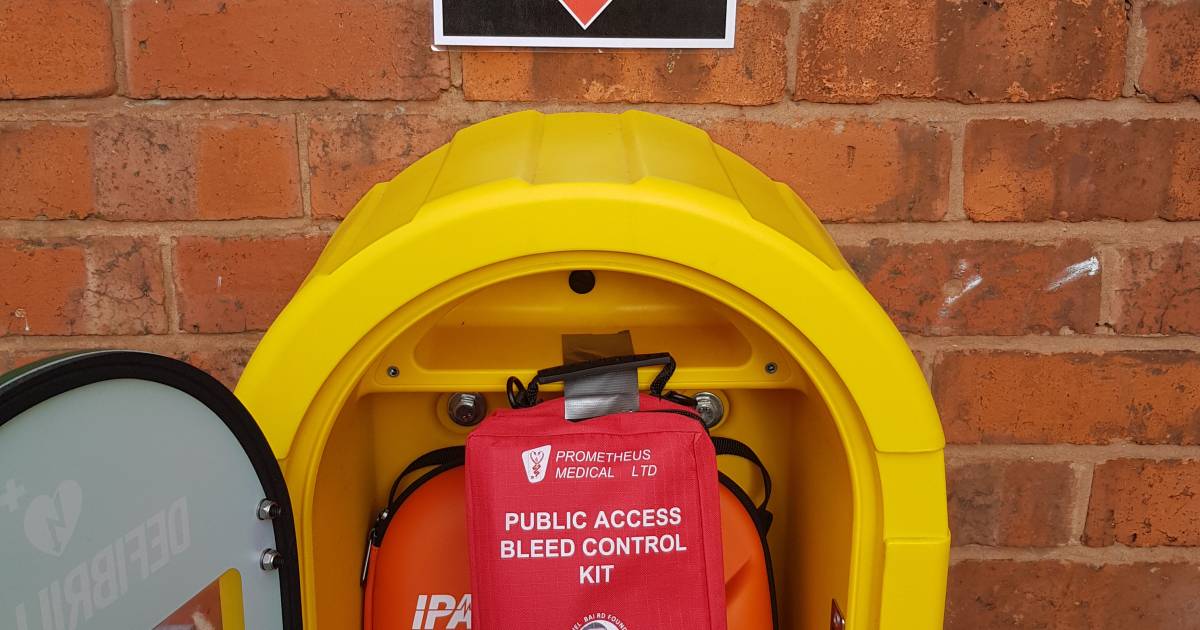 Sandwell Irish Community Association installs bleed kits - Irish in Britain