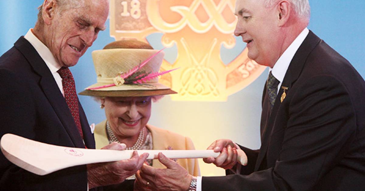 Queen Elizabeth has been watching hurling…and seems to like it - Irish ...